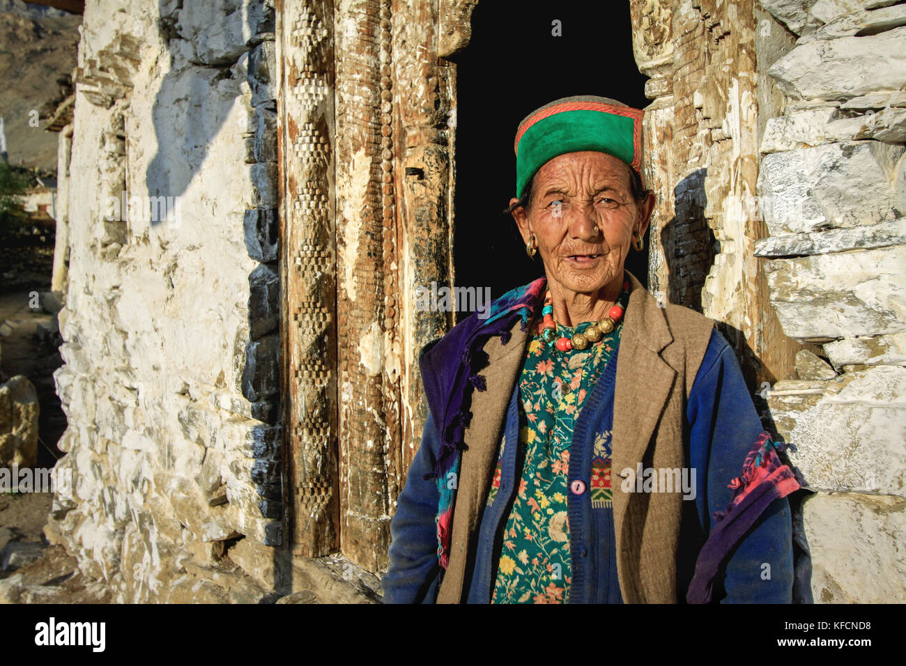Himalayan ethnic dress hi-res stock photography and images - Alamy