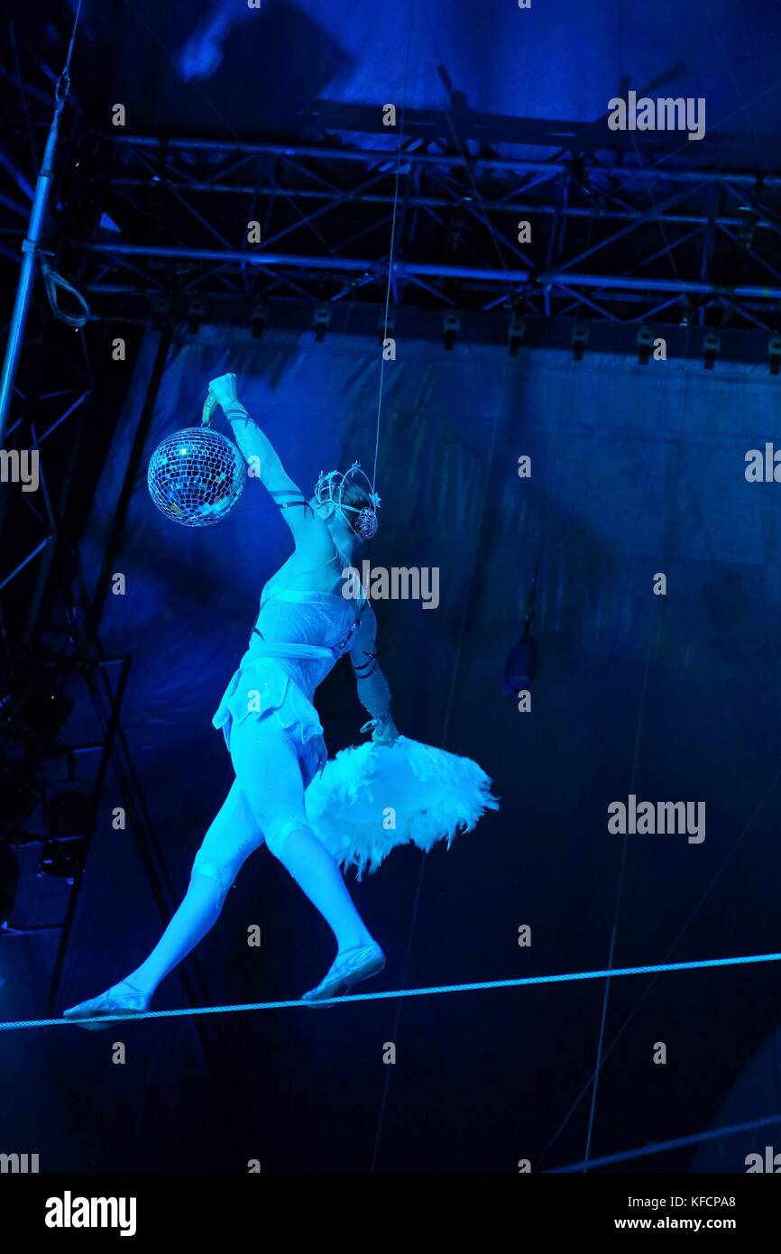 circus performers toght rope walker Stock Photo - Alamy