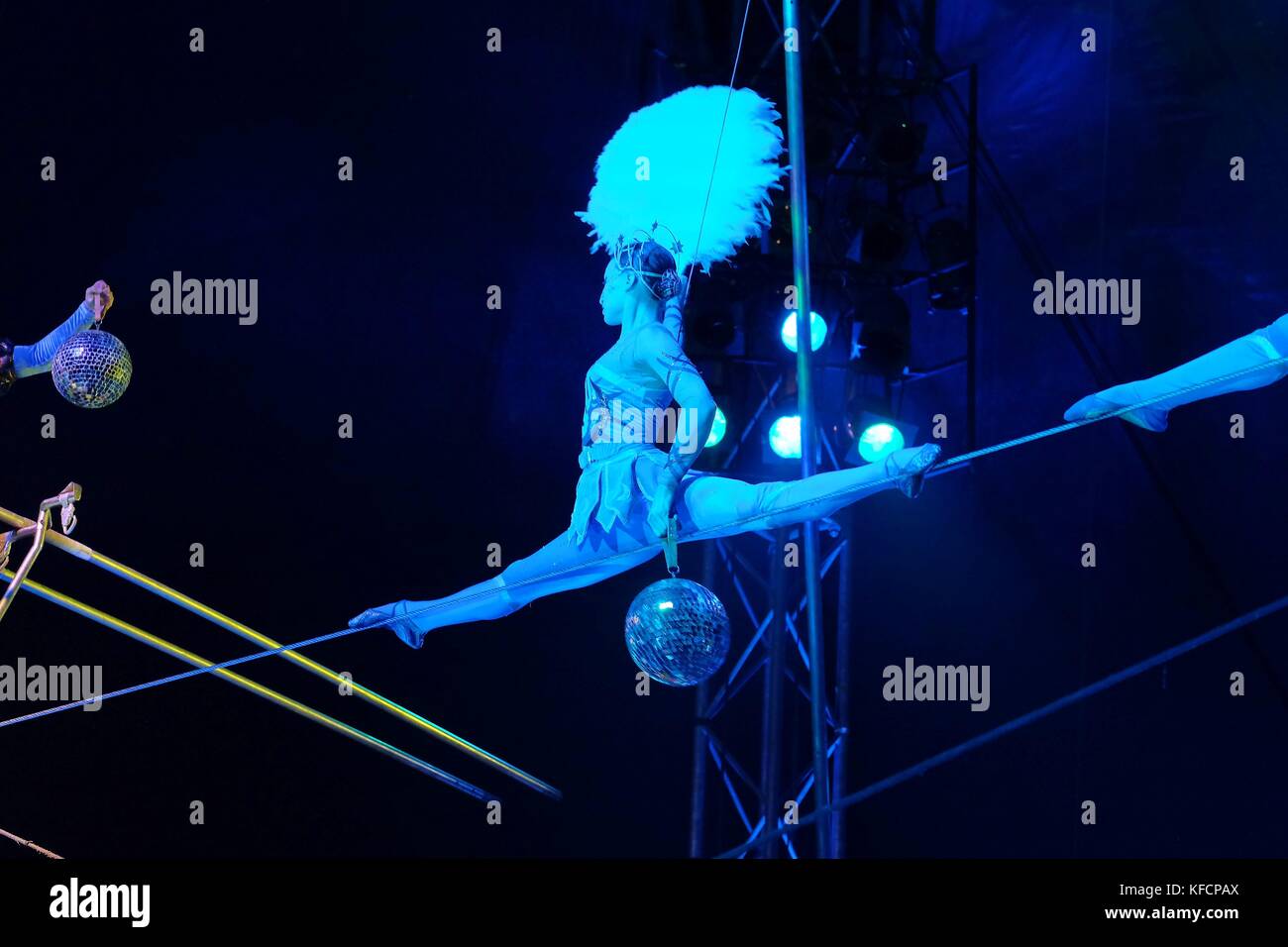 circus performers toght rope walker Stock Photo - Alamy