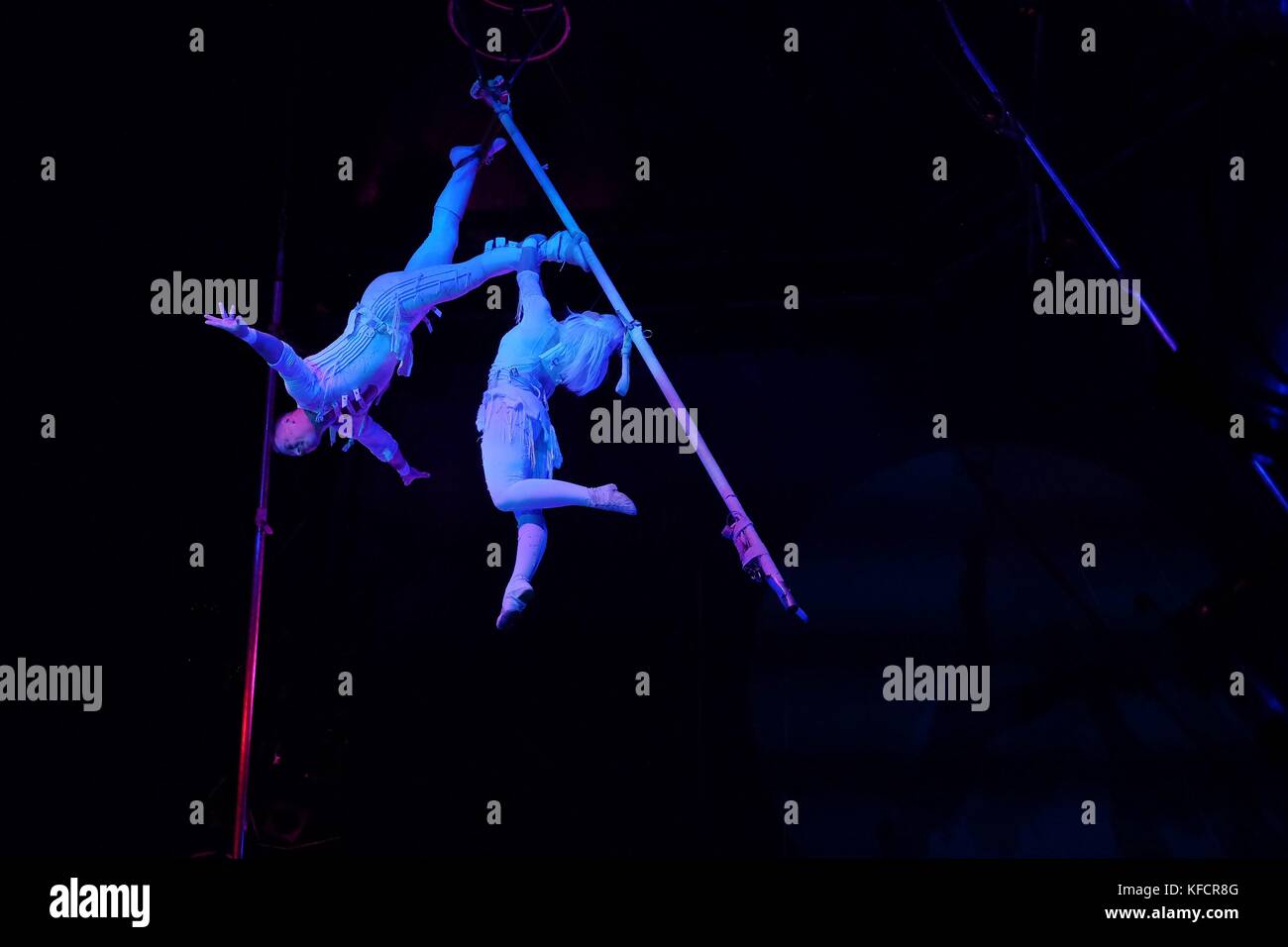 Circus performers big top hi-res stock photography and images - Alamy