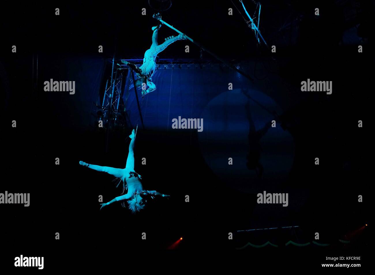 Circus performers big top hi-res stock photography and images - Alamy