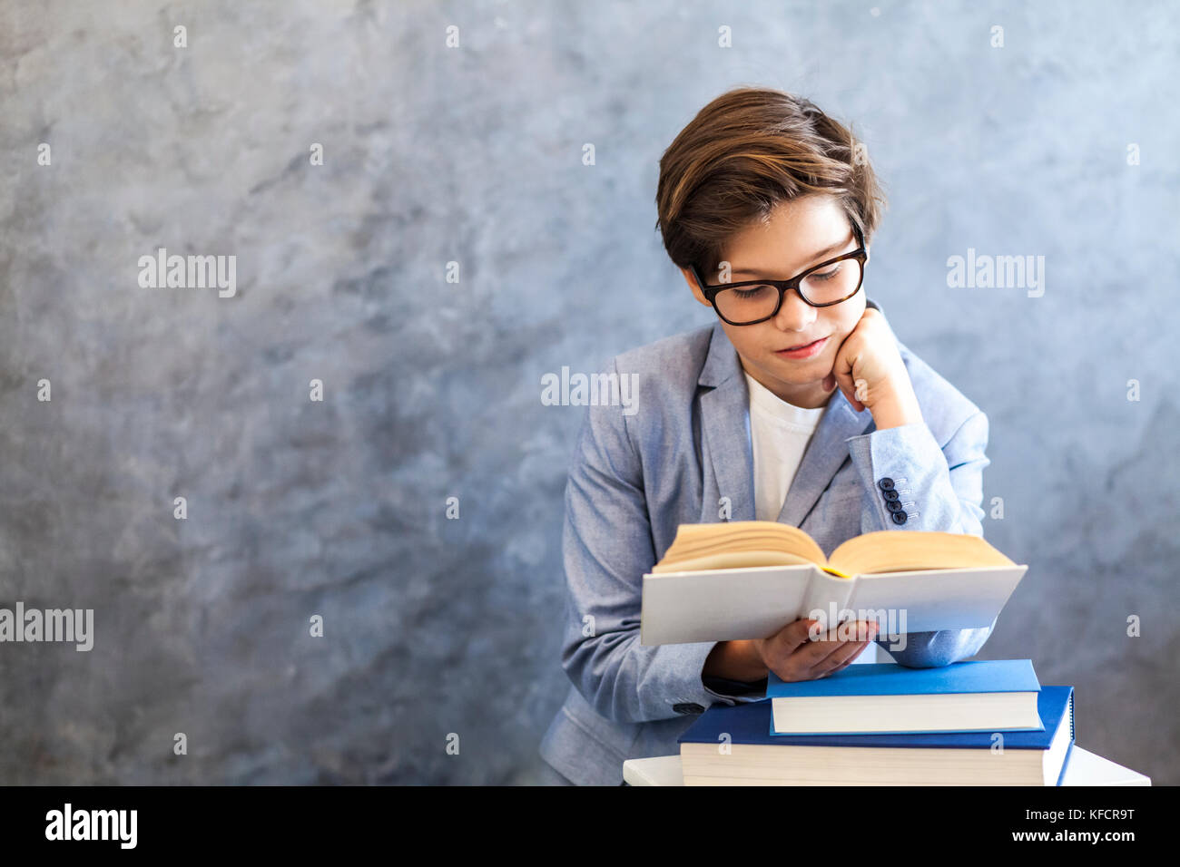 Portrait of teen boy reading book Stock Photo - Alamy
