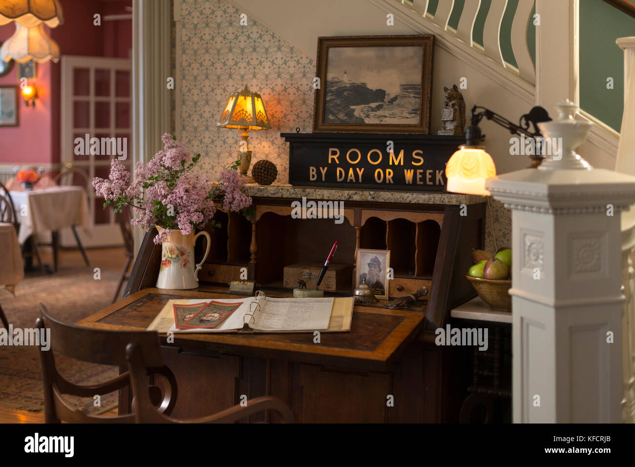 Welcome desk hi-res stock photography and images - Alamy