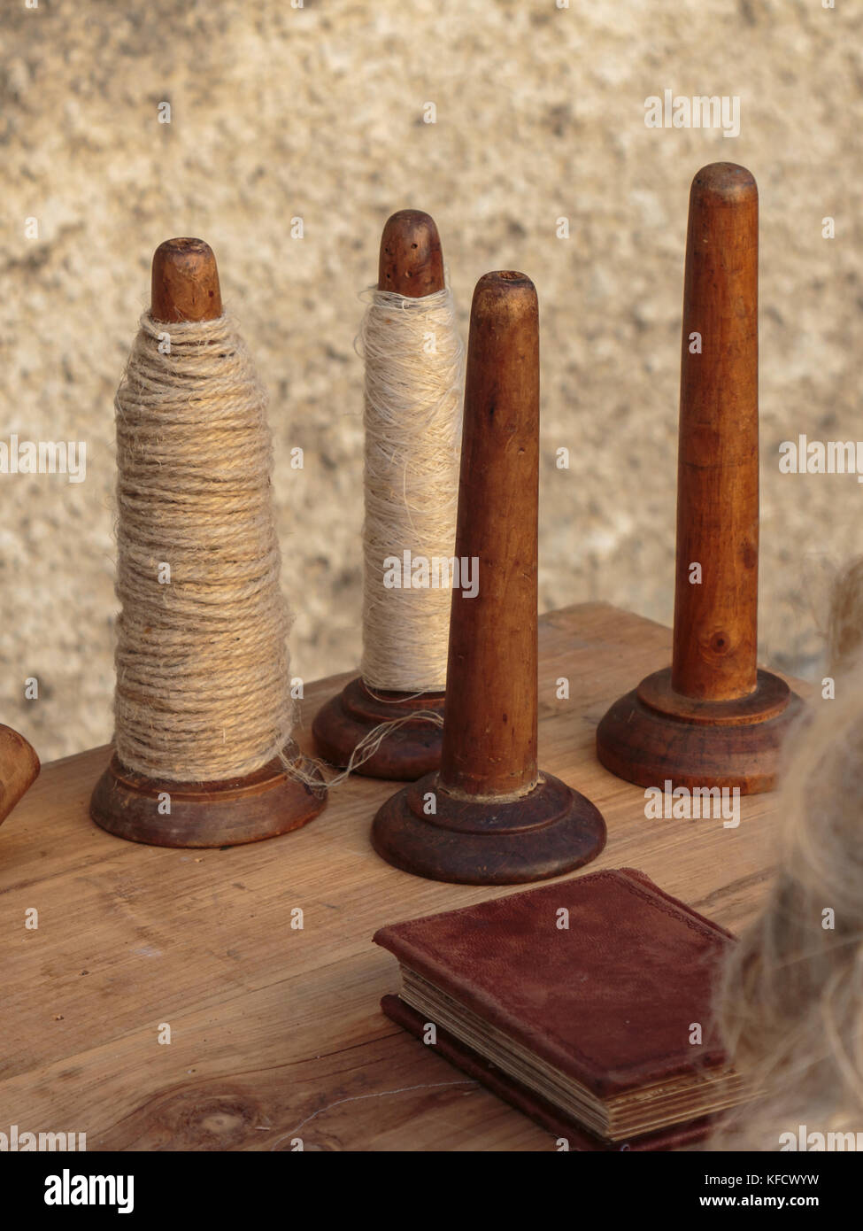 Antique threads sewing spools hi-res stock photography and images - Alamy