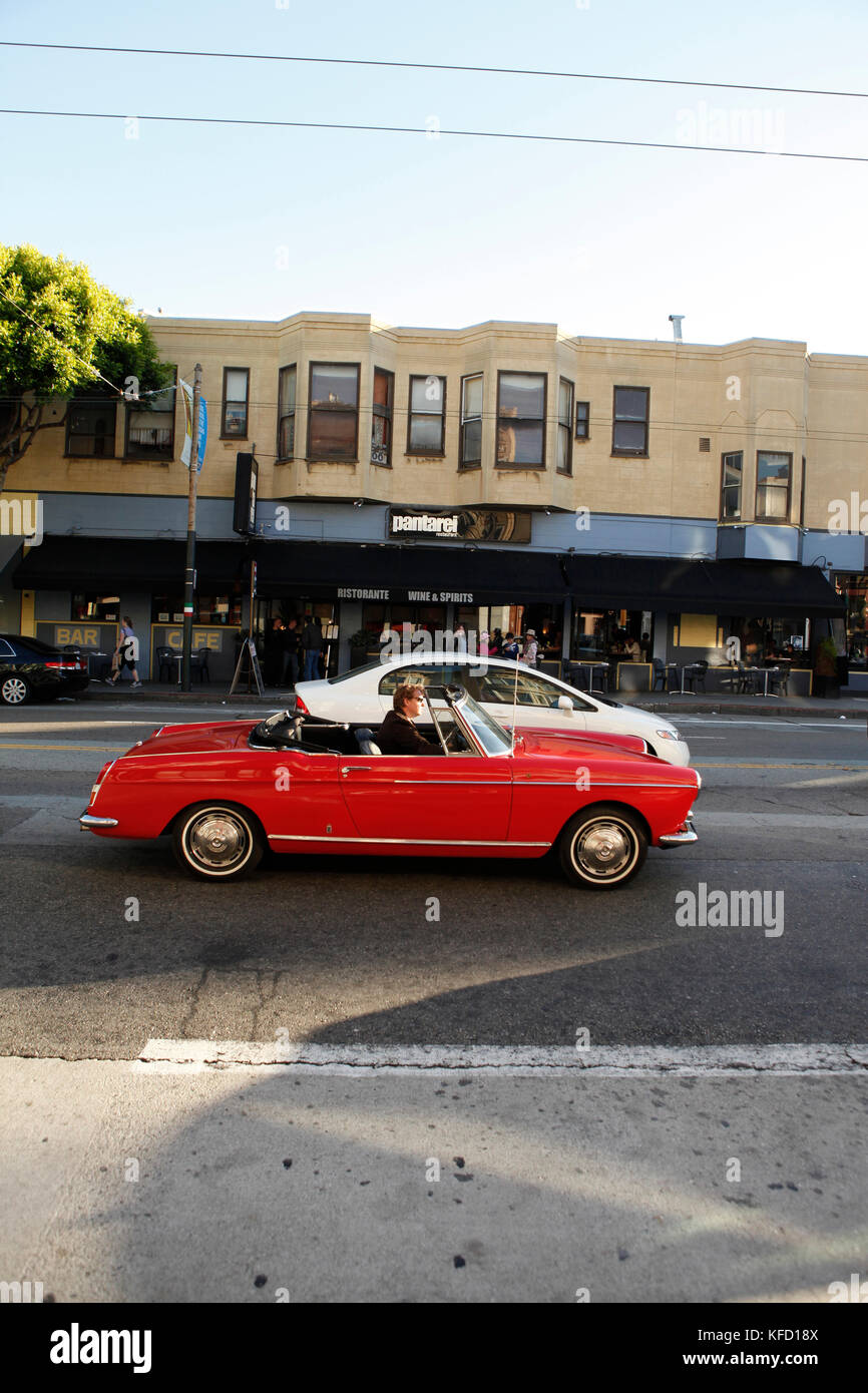 Man drives classic car hi-res stock photography and images - Alamy