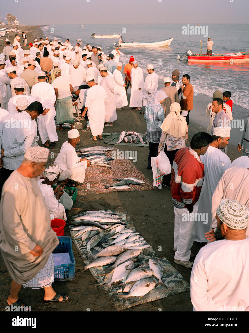 OMAN, Muscat, crowded fish market at beach Stock Photo - Alamy