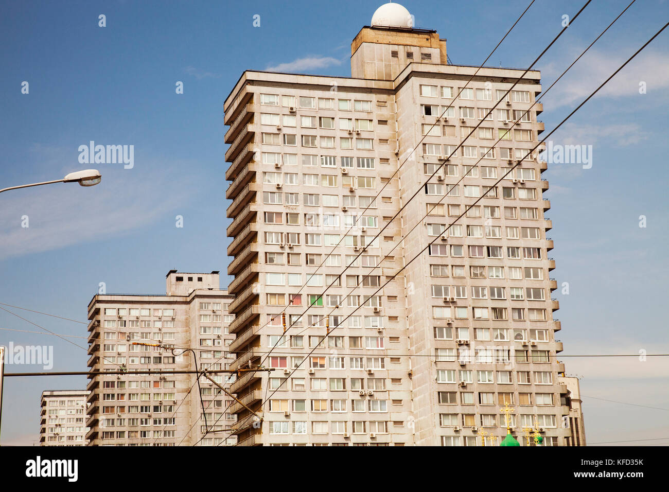 RUSSIA, Moscow. Apartment buildings in the city Stock Photo - Alamy