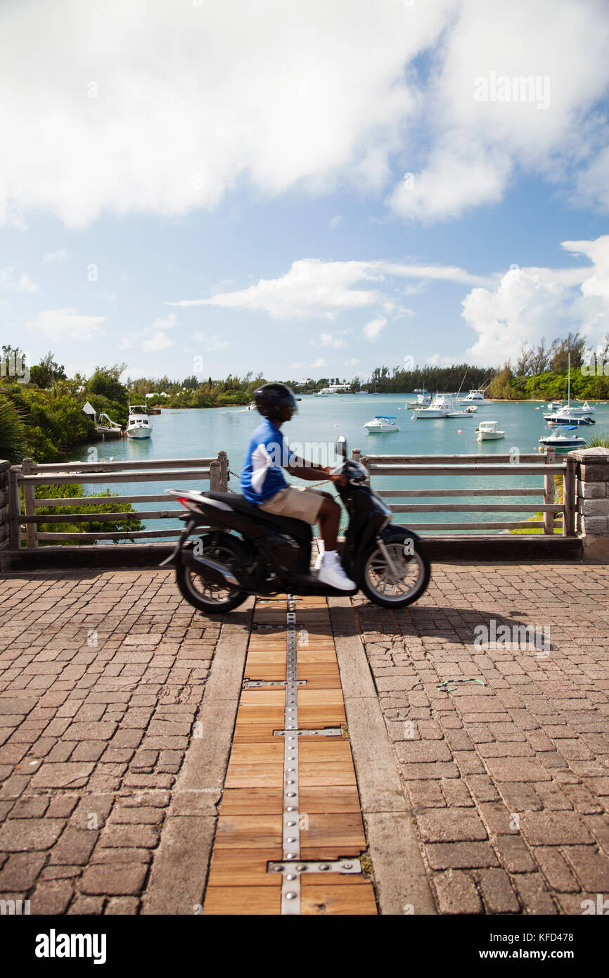 BERMUDA. Somerset Bridge. The world's smallest drawbridge connecting ...