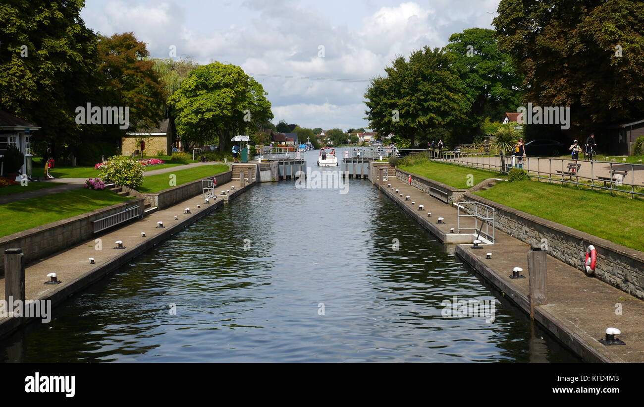 Penton Hook Lock in Laleham surrey Stock Photo - Alamy