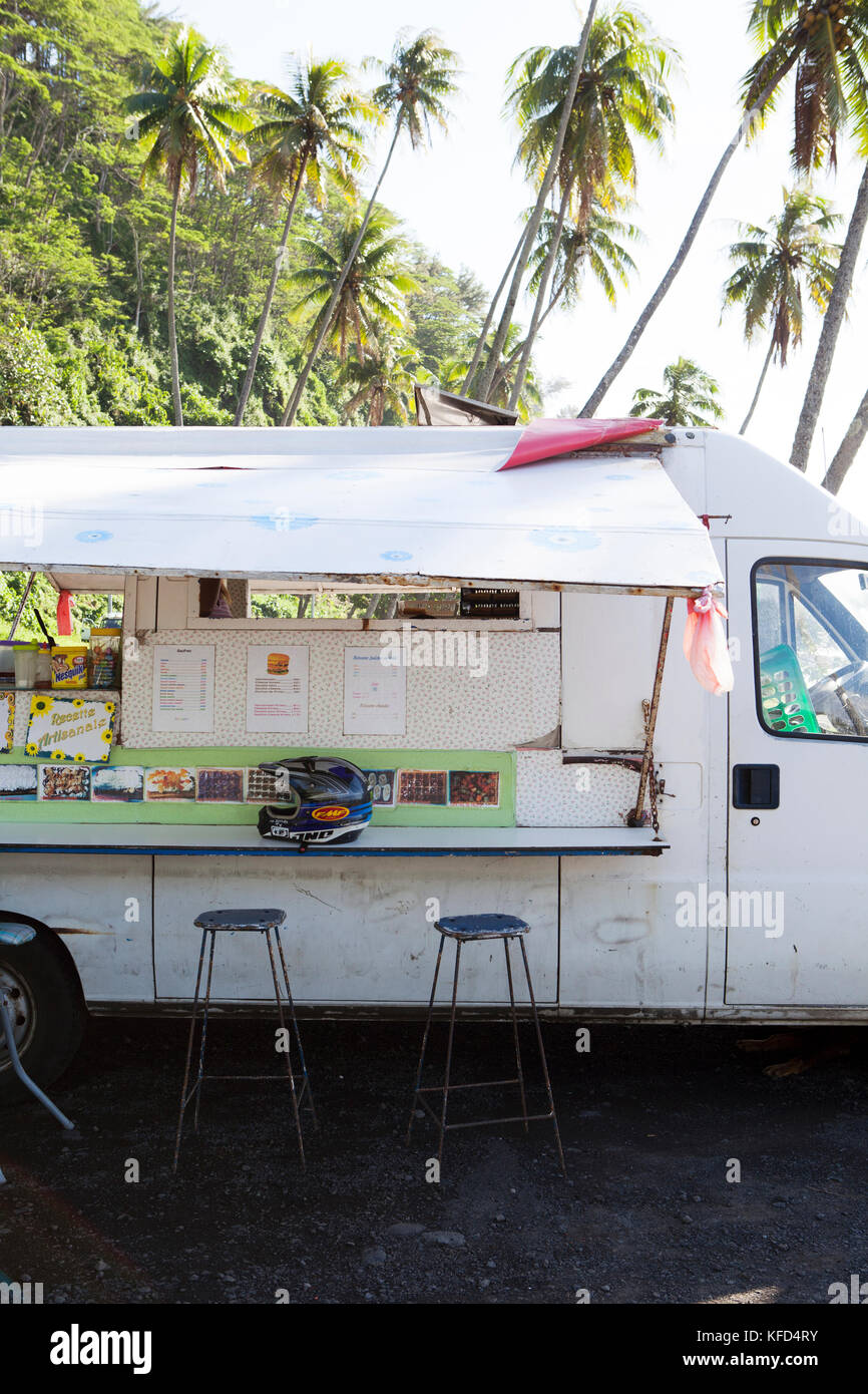 FRENCH POLYNESIA, Tahiti. A food truck at Papenoo Beach Stock Photo - Alamy