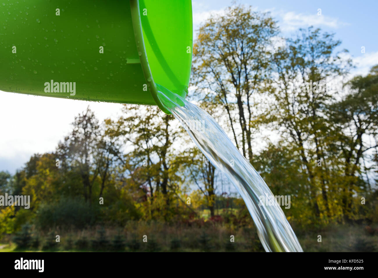 Water drip bucket hi-res stock photography and images - Alamy