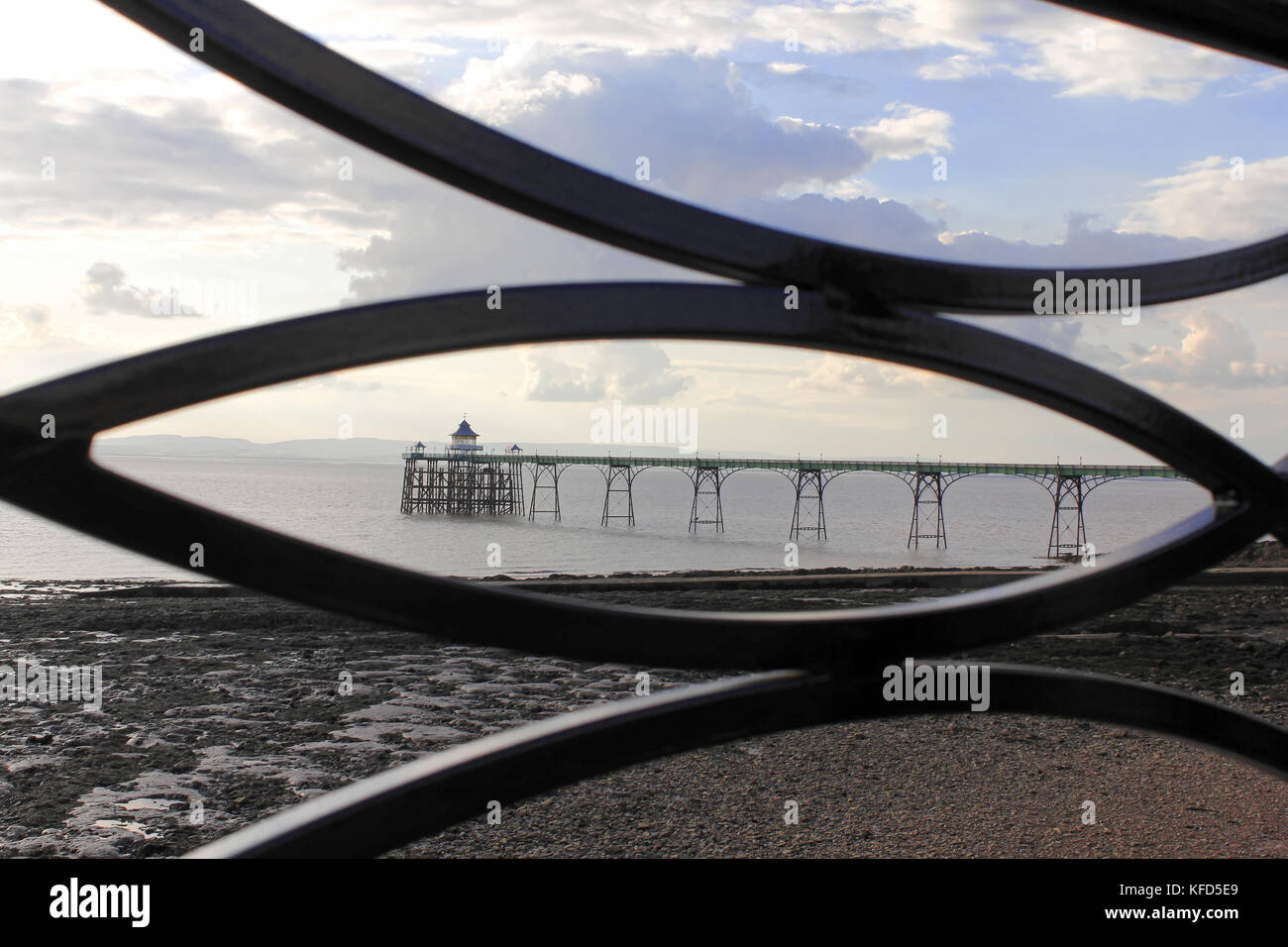 Clevedon somerset swimming hi-res stock photography and images - Alamy
