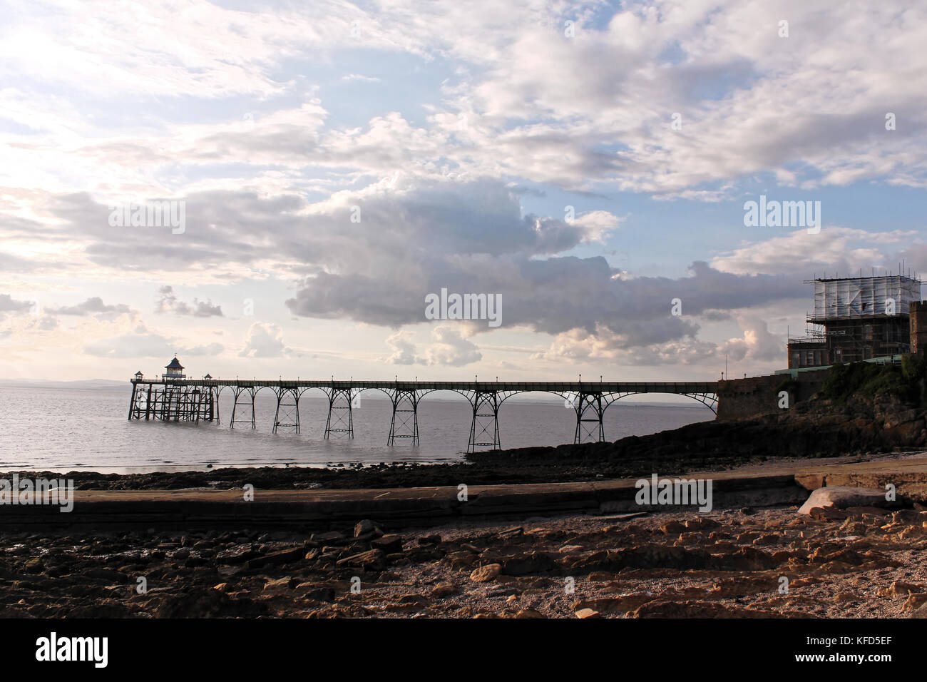 Clevedon Bay High Resolution Stock Photography and Images - Alamy