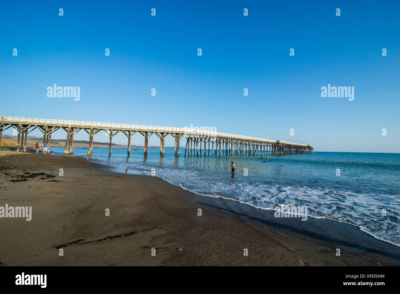 Long Pier At The Memorial State Beach Below Castle High Resolution ...