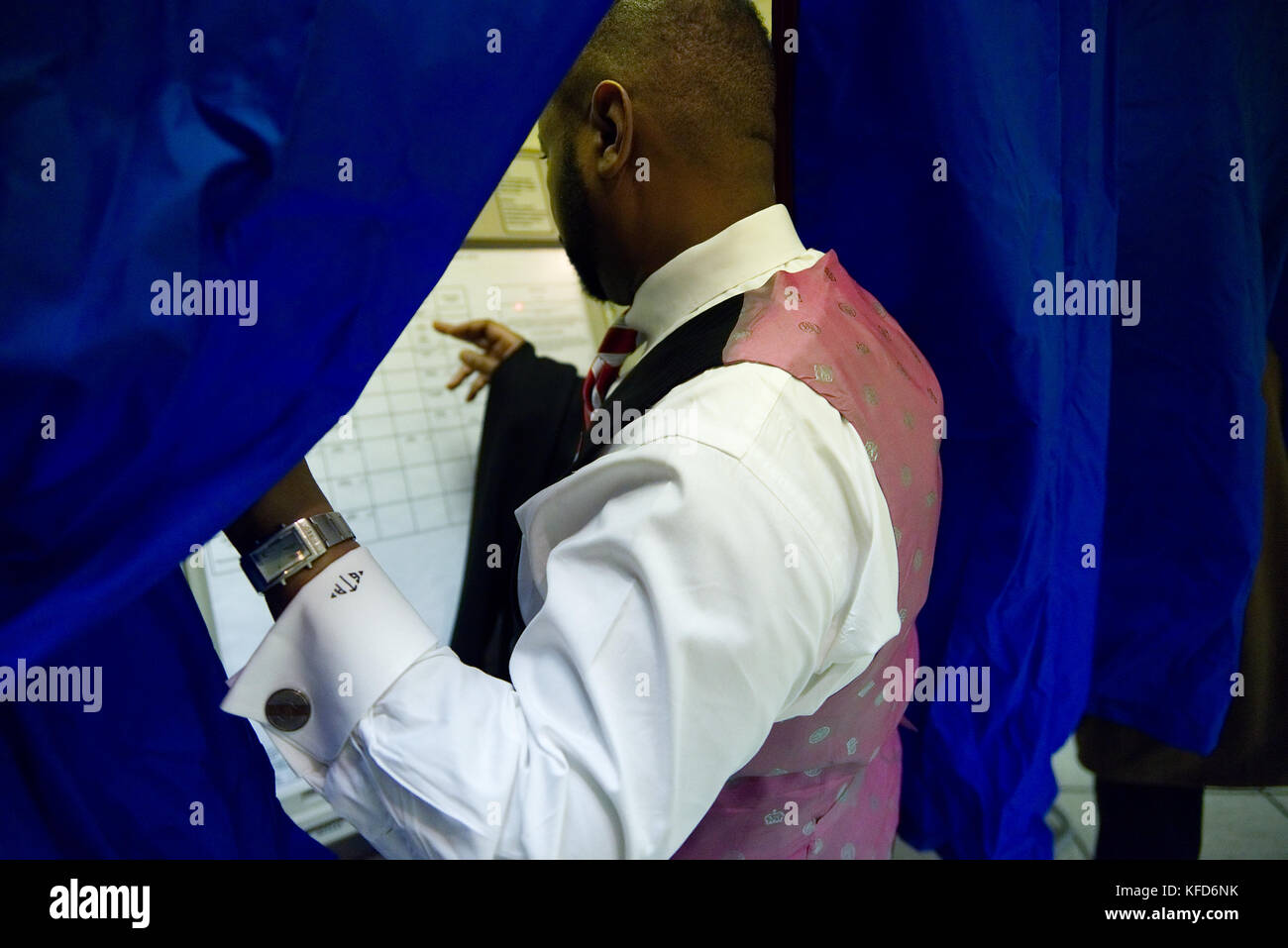 Electronic voting machine hi-res stock photography and images - Alamy