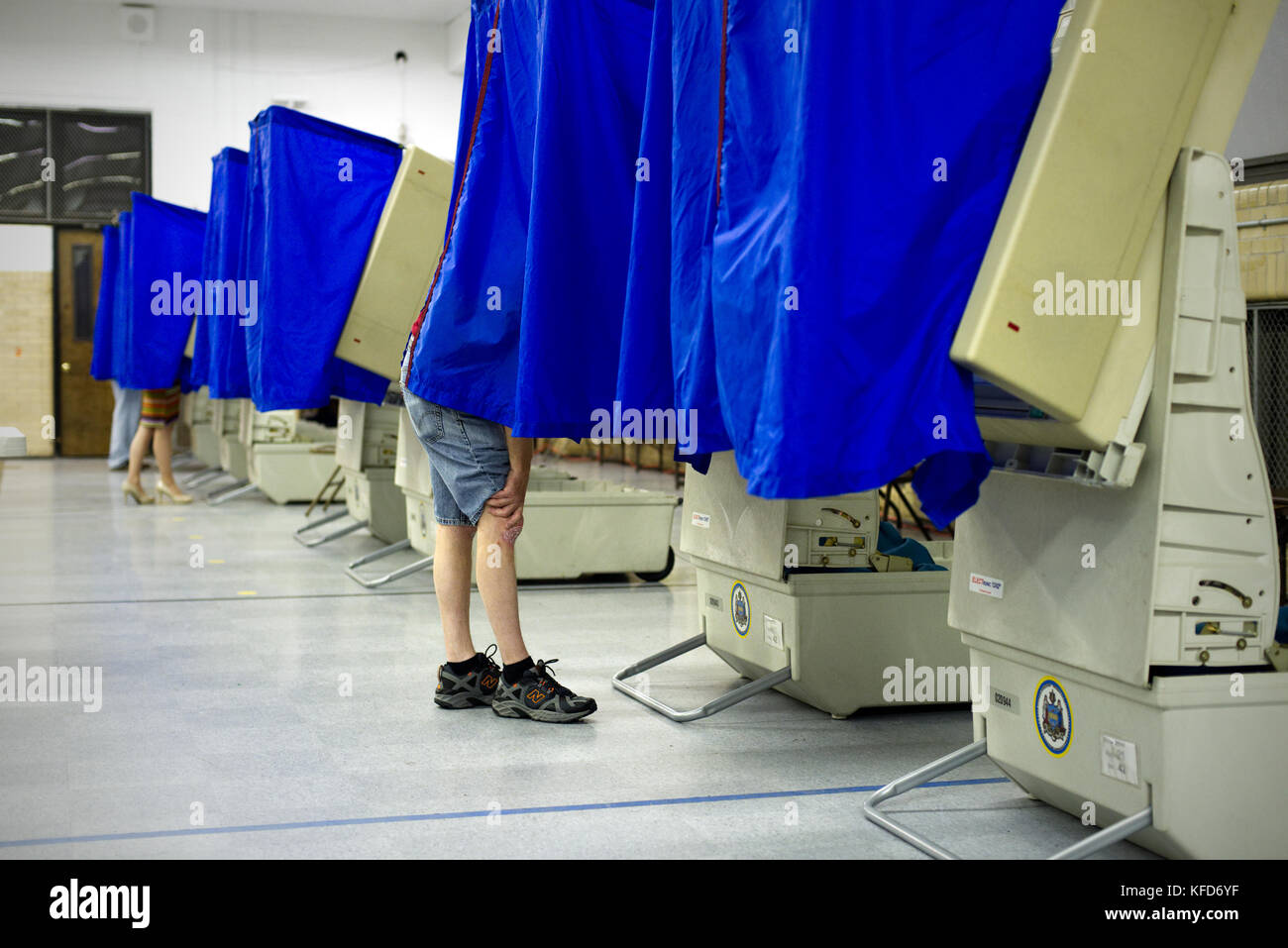 Electronic voting machine hi-res stock photography and images - Alamy