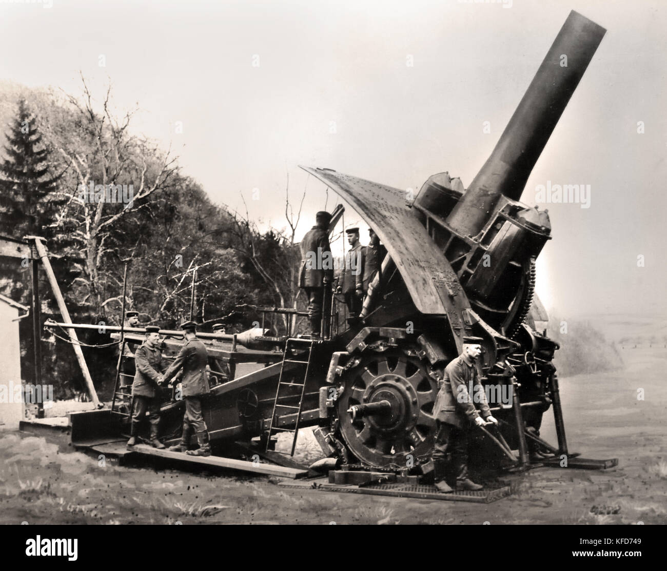 One of the first Big Berthas being readied for firing - World War I ...