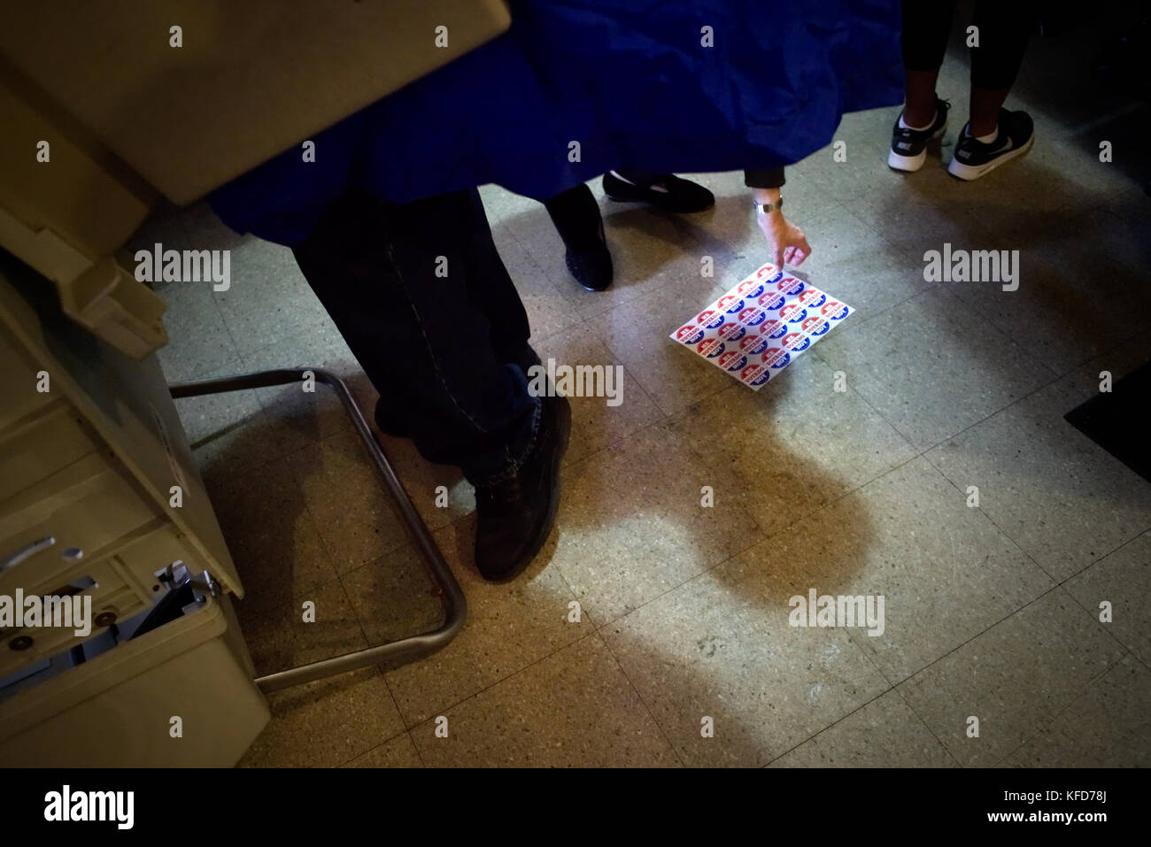 American citizens head to the polling stations to cast their votes to ...