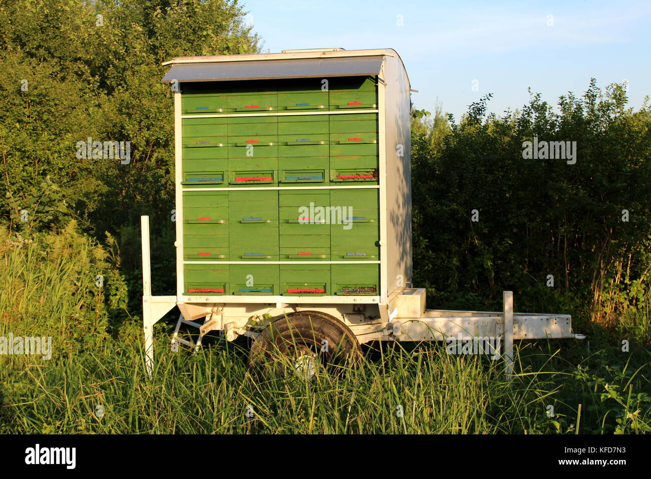 Beehive trailer hi-res stock photography and images - Alamy