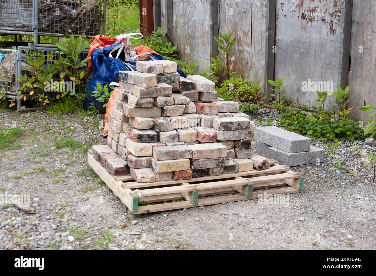 Building bricks hi-res stock photography and images - Alamy