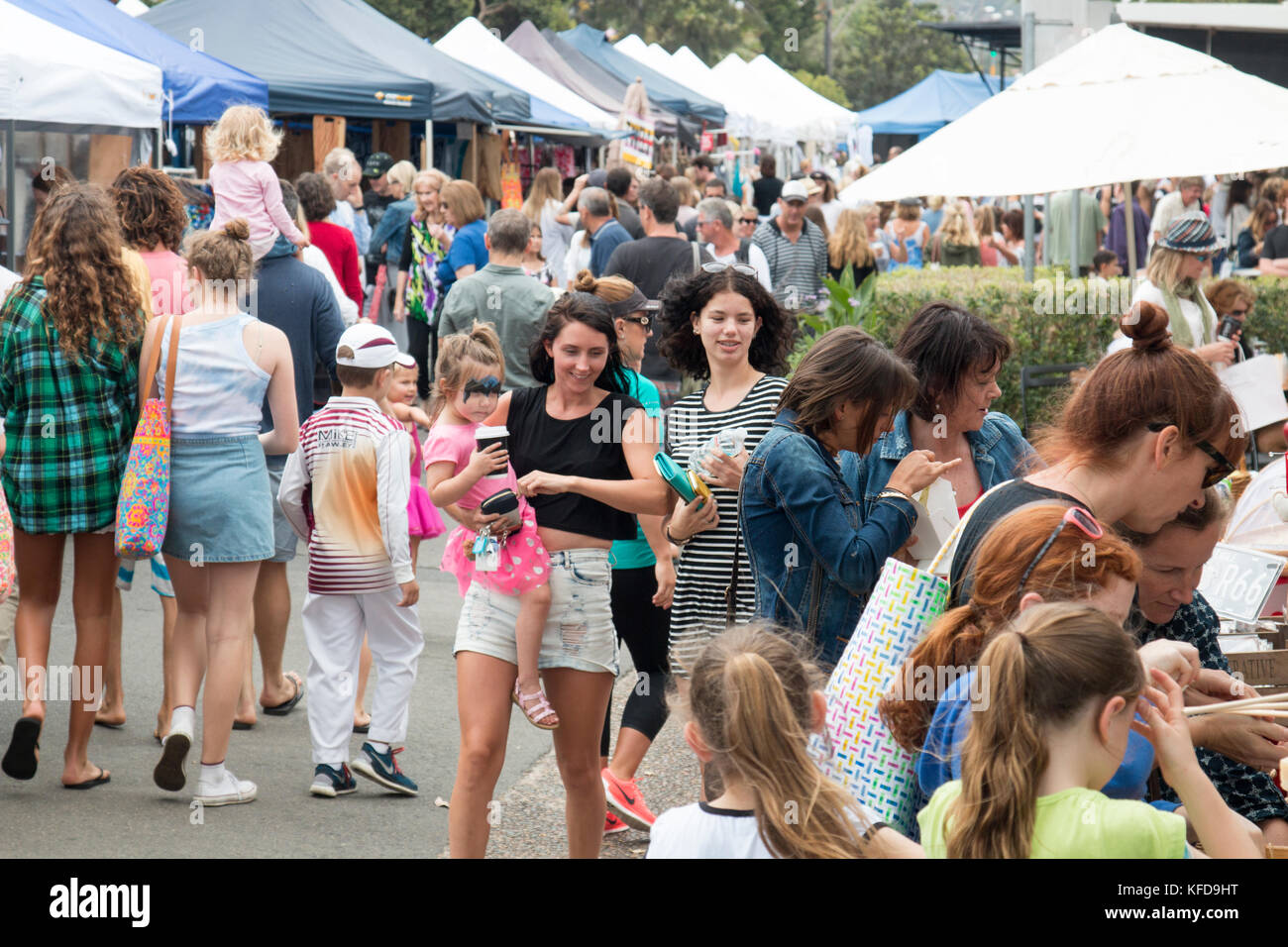 People shopping at a community market on Sydney northern beaches,New ...