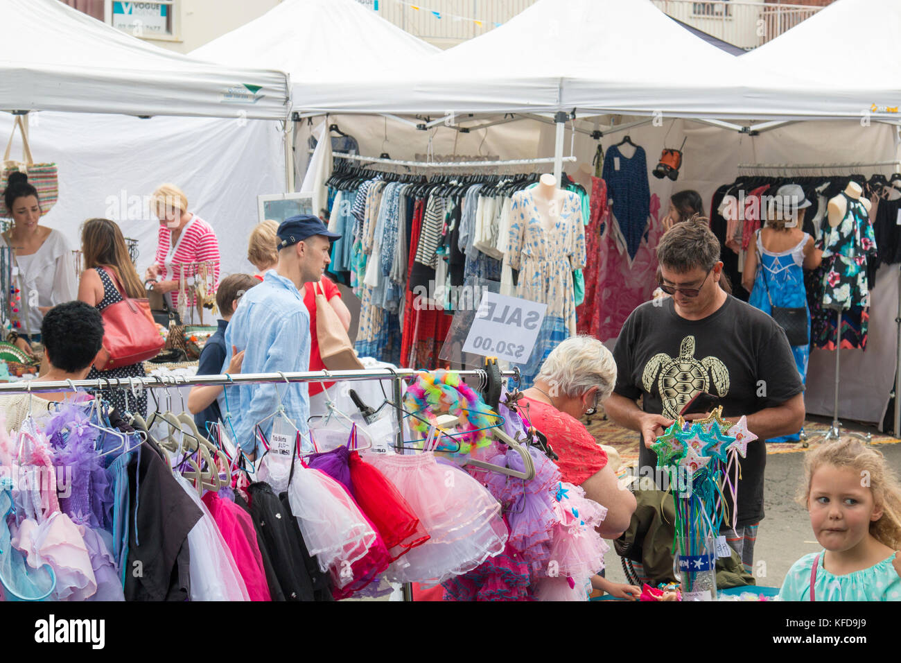 People shopping at a community market on Sydney northern beaches,New ...
