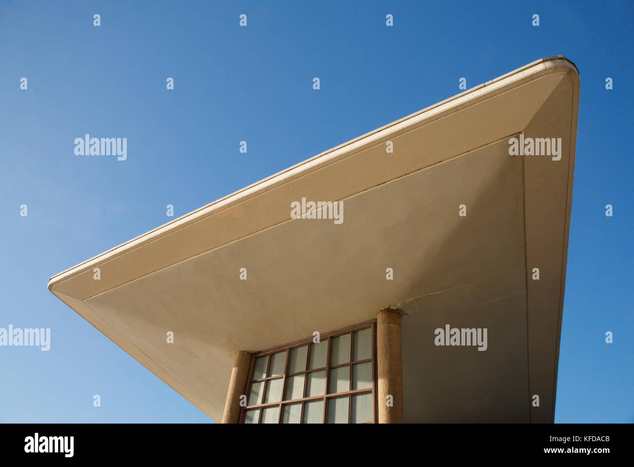 Lines and angles hi-res stock photography and images - Alamy