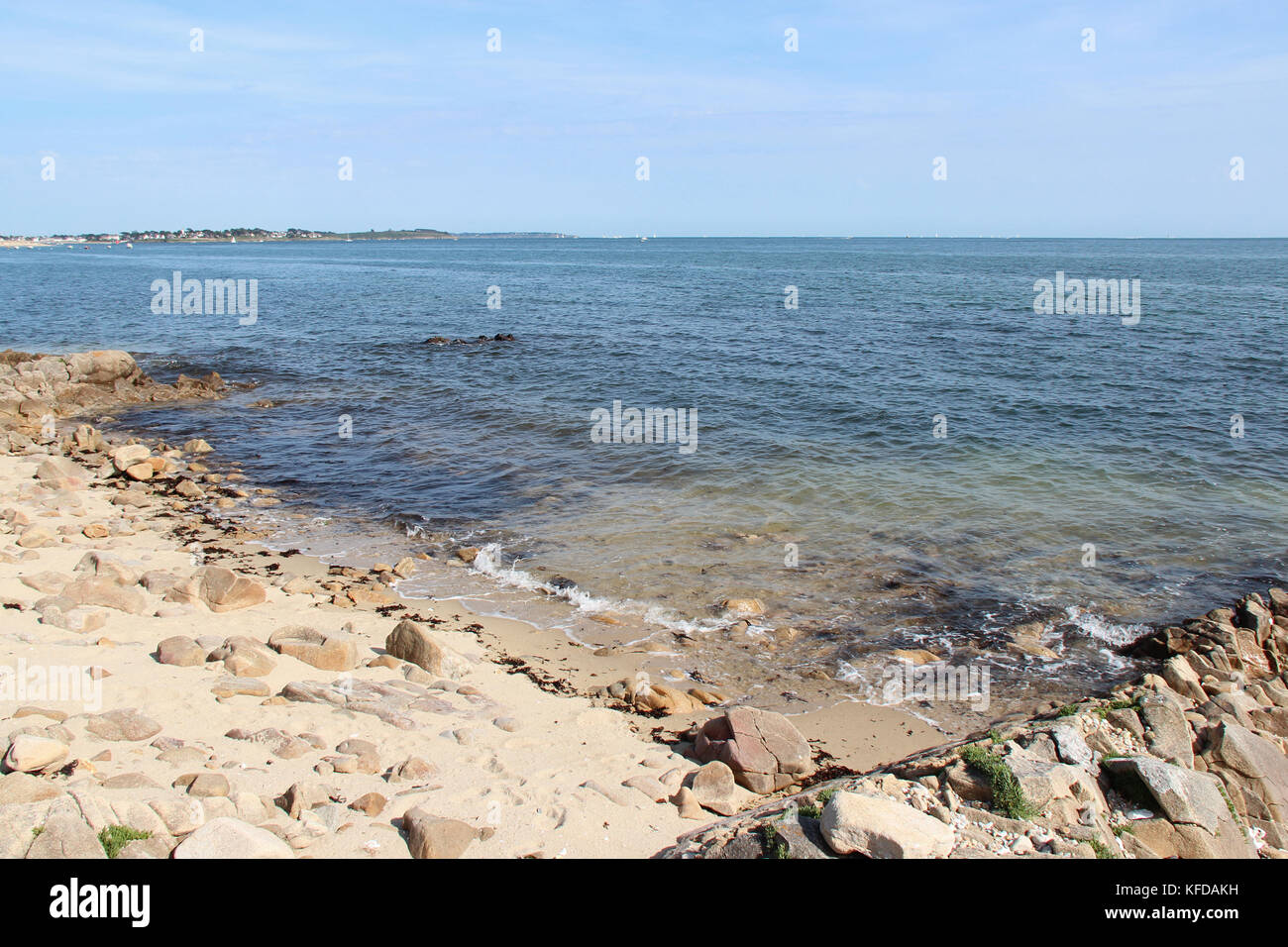 Beach in Locmariaquer (France Stock Photo - Alamy