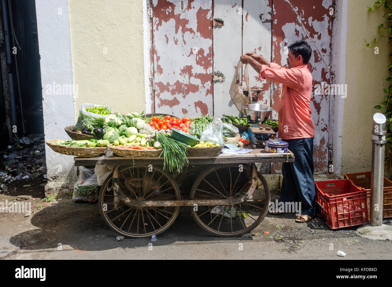 Street Fruit Vendor India Cart High Resolution Stock Photography and Images - Alamy