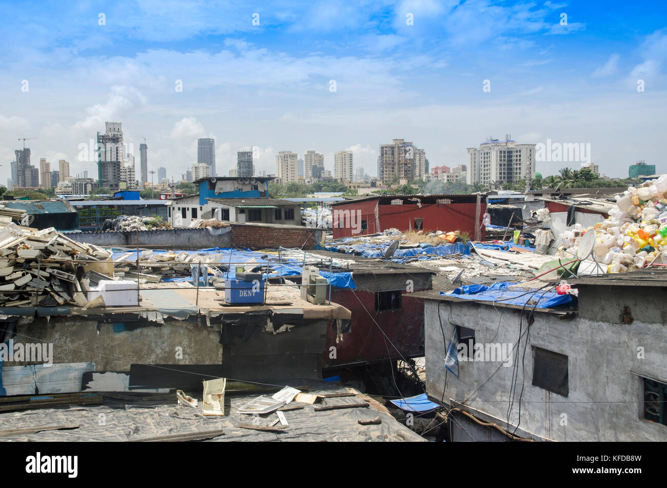 Dharavi slum with Mumbai skyline in backdrop, India Stock Photo - Alamy