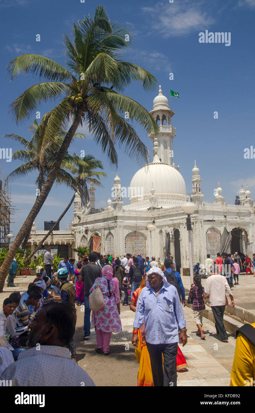 Haji Ali Shrine in Mumbai, Maharashtra, India Stock Photo - Alamy Haji Ali Shrine in Mumbai, Maharashtra, India Stock Photo - Alamy