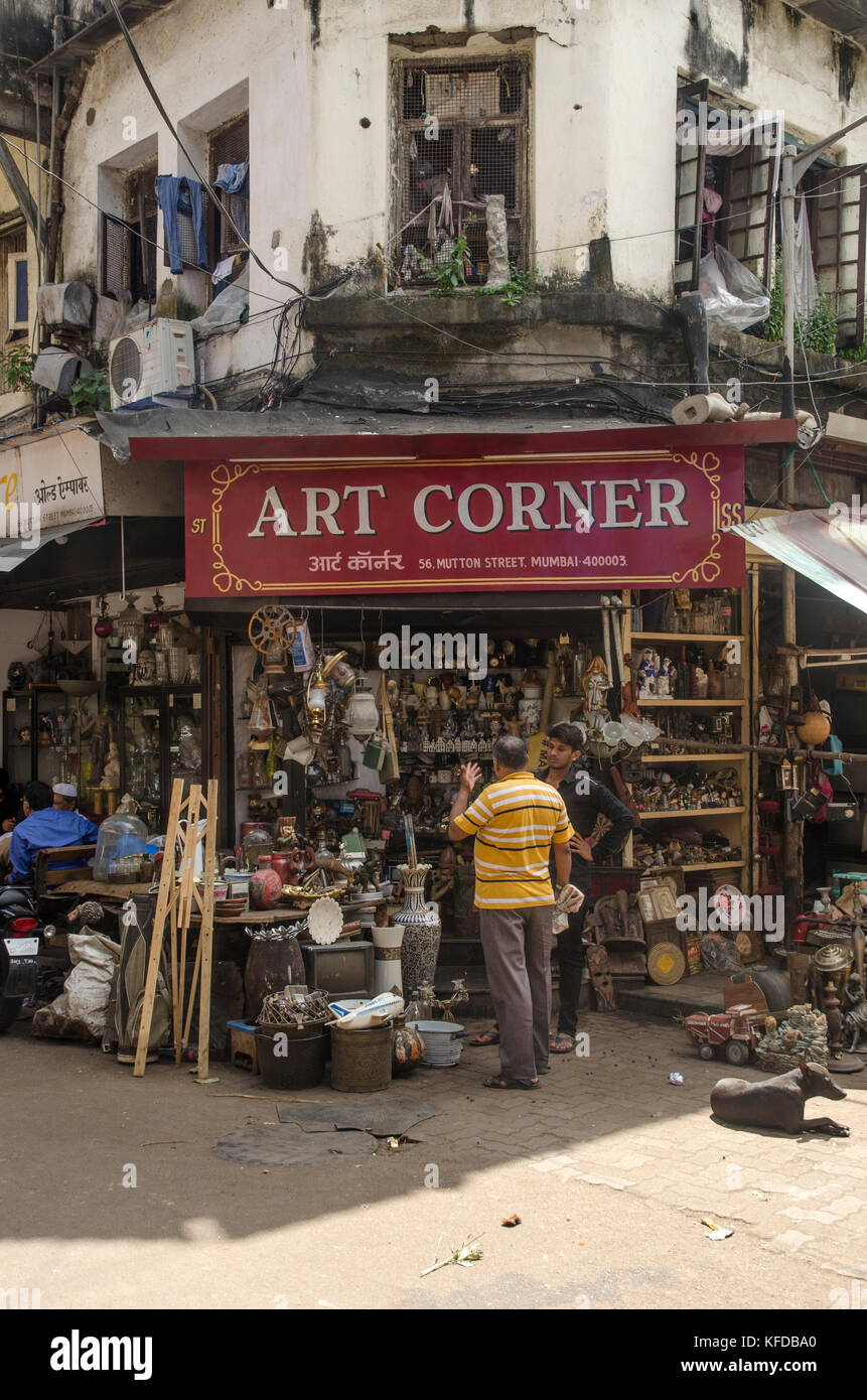 Men at the Chor bazaar, Mumbai, India Stock Photo - Alamy