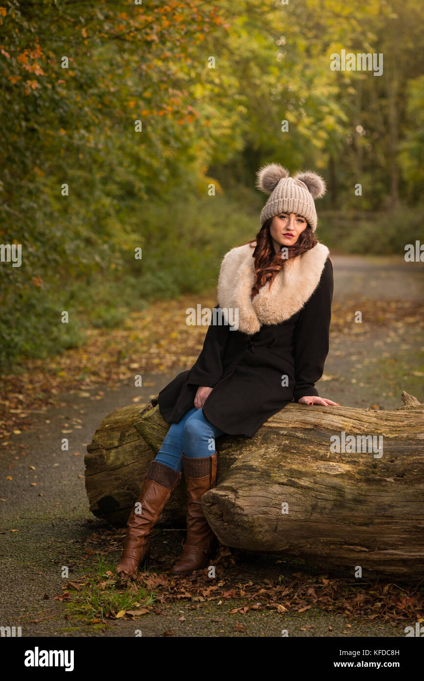 Young beautiful woman in autumn fall season Stock Photo - Alamy