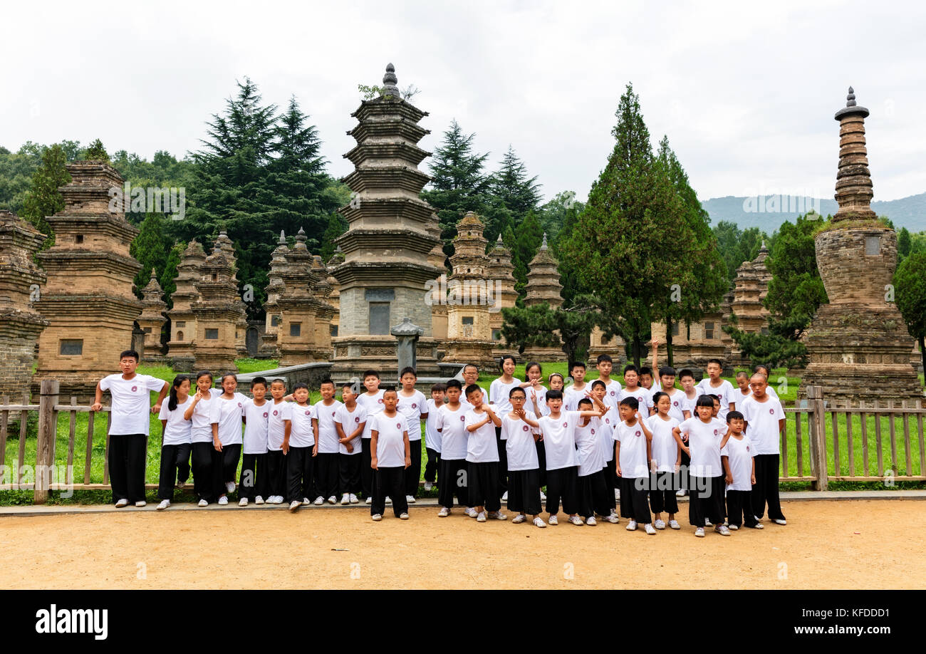 China, Henan, Dengfeng, peopel visit Shaolin Temple Stock Photo - Alamy