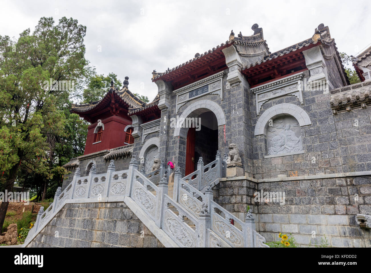 China, Henan, Dengfeng, peopel visit Shaolin Temple Stock Photo - Alamy