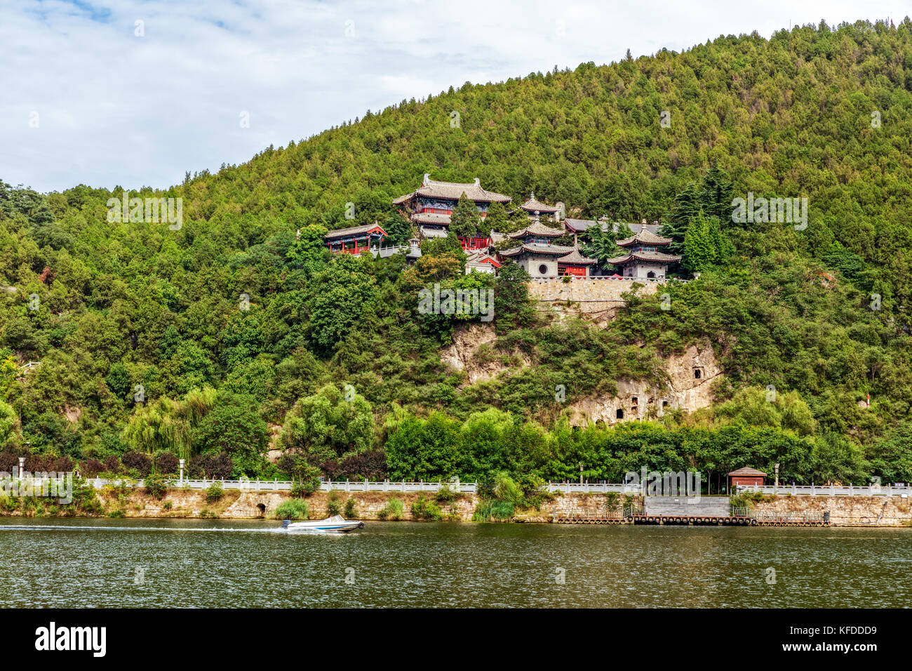 Longmen grottoes luoyang henan hi-res stock photography and images - Alamy