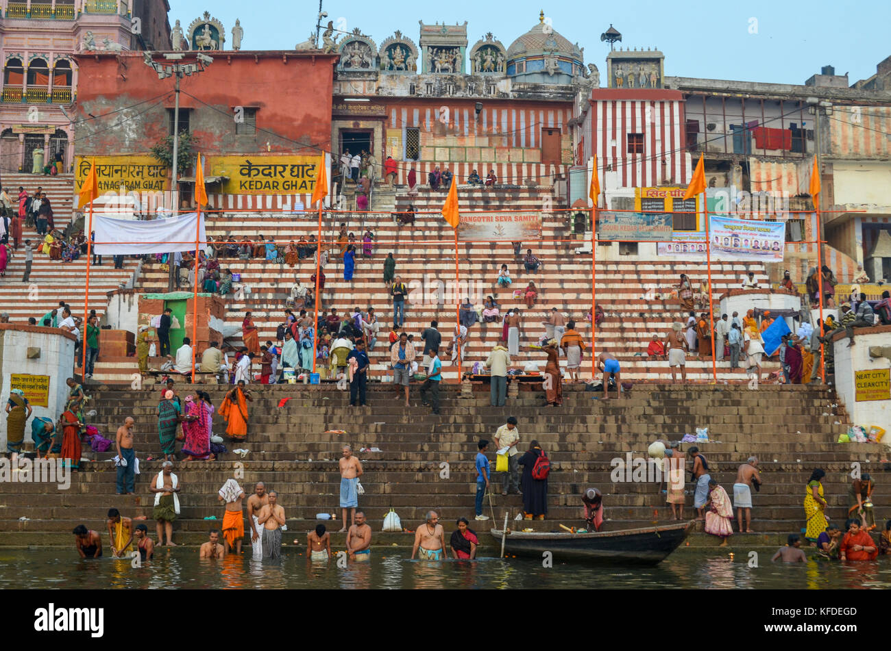 Crowds on the riverbank of the Ganges in Varanasi, India Stock Photo ...