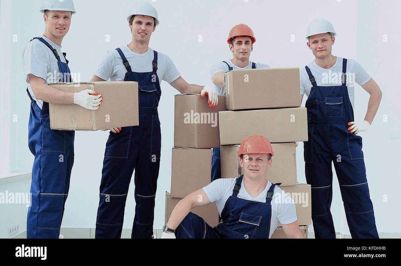 workers unload boxes Stock Photo - Alamy