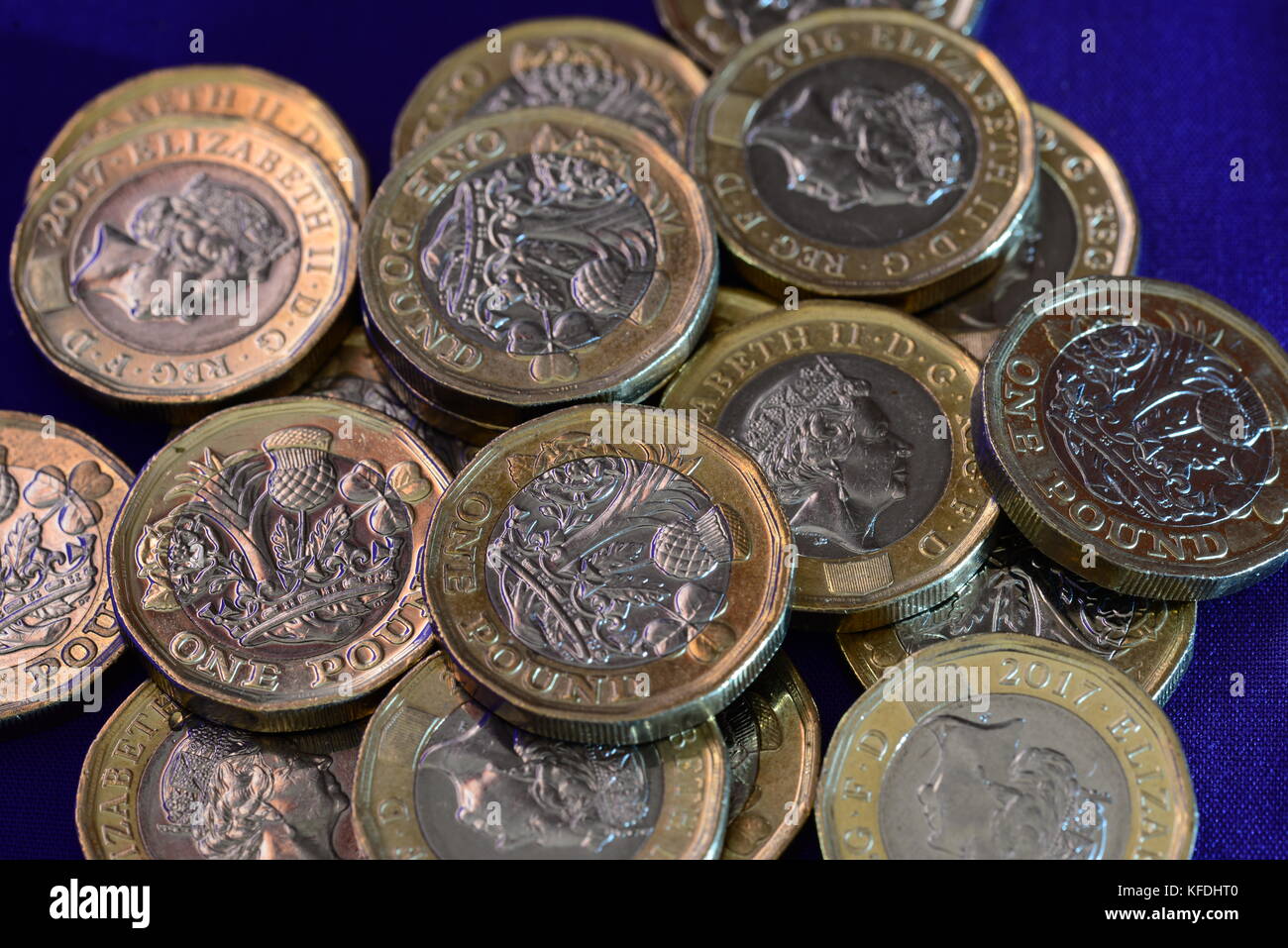 Coins pounds machine hi-res stock photography and images - Alamy