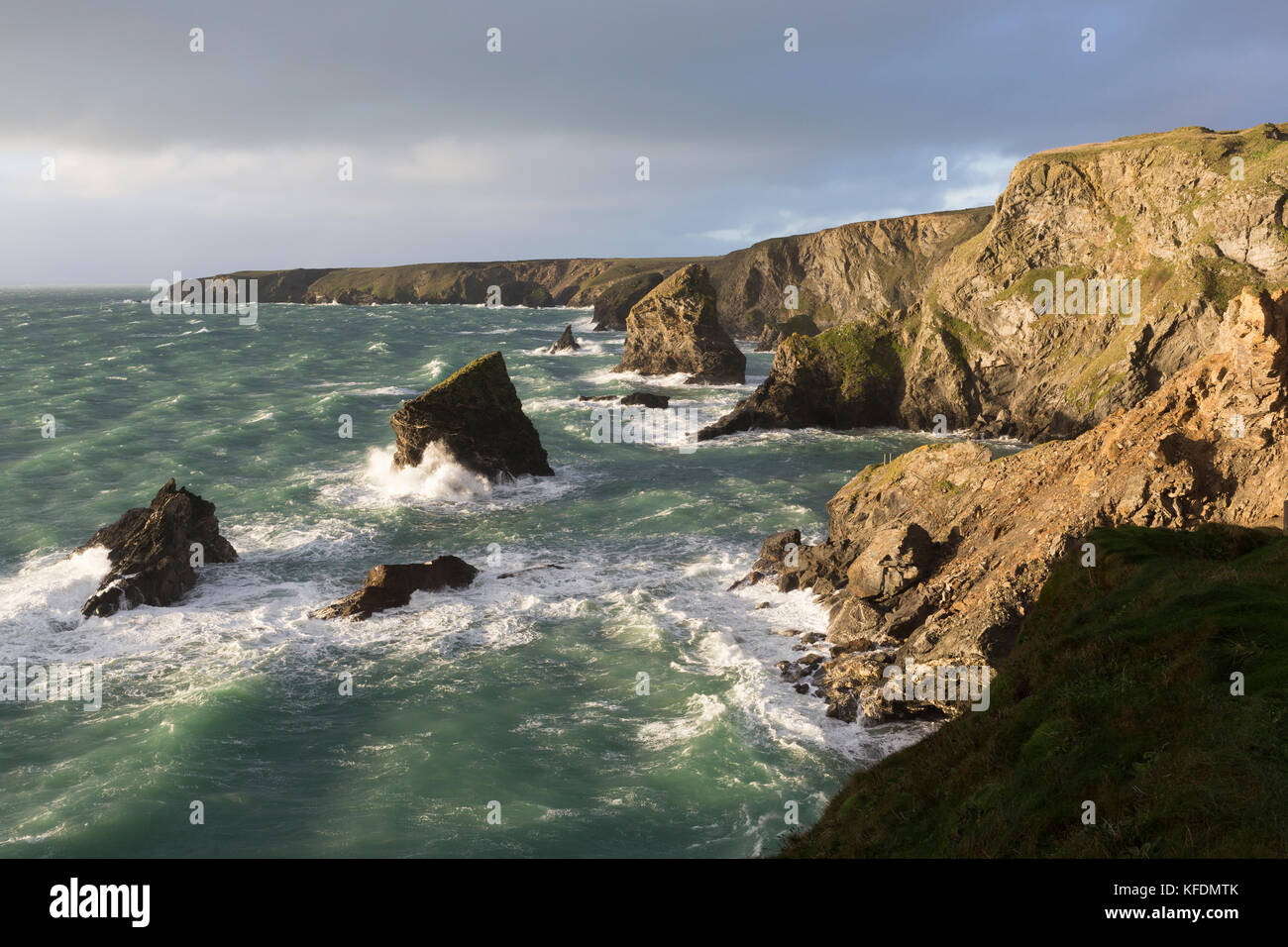 Autumn everning on the Cornish coast. Bedruthan Steps, Cornwall, UK ...