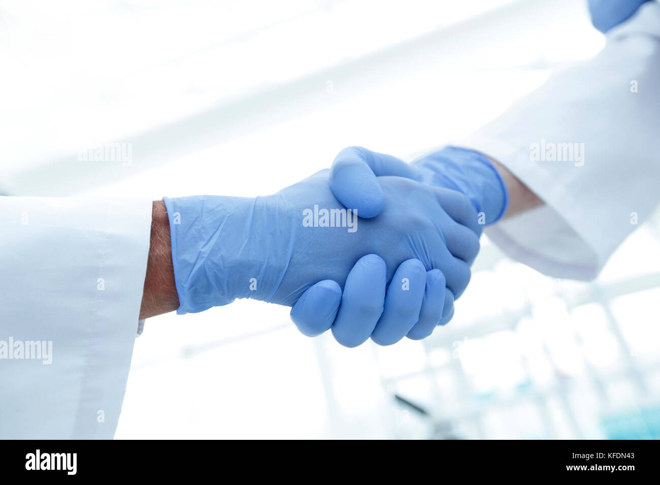 medical workers make handshake Stock Photo - Alamy