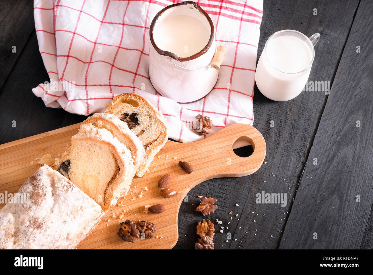 Trencher bread hi-res stock photography and images - Alamy