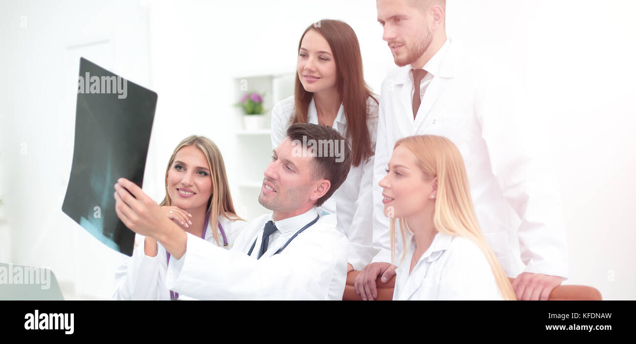 Group of medical staff smiling at the hospital Stock Photo - Alamy