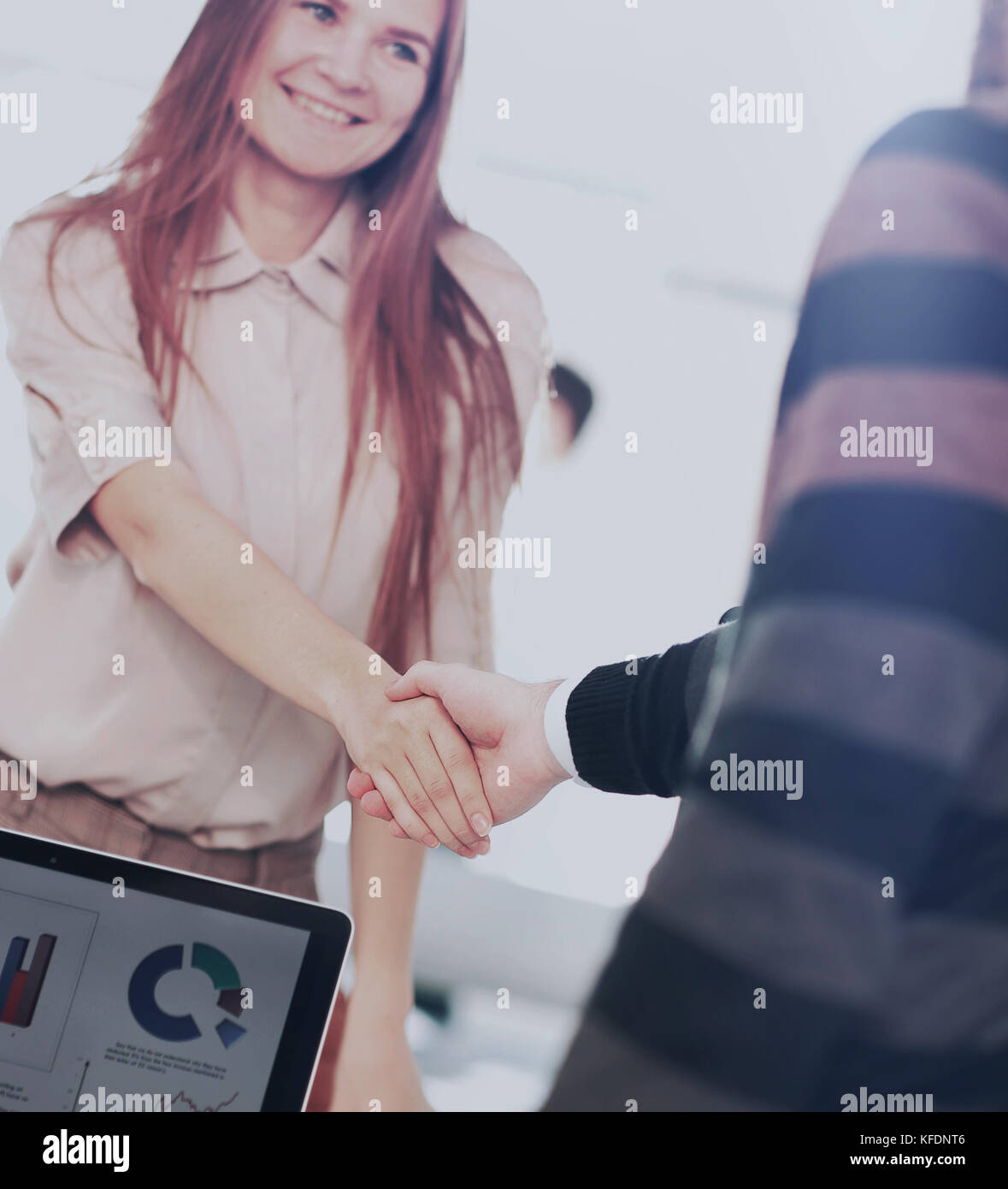 Two managers making agreement hi-res stock photography and images - Alamy