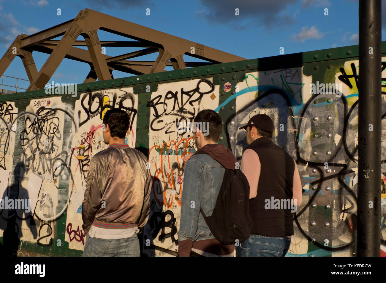 People walk past wall with graffiti in Brick Lane, London,UK Stock ...