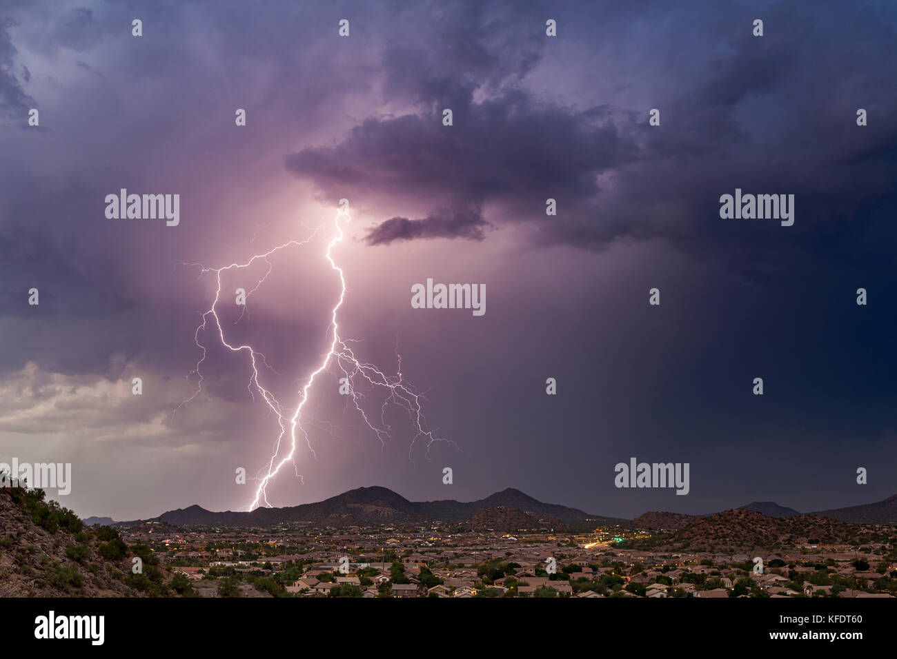 Severe lightning storm city hi-res stock photography and images - Alamy