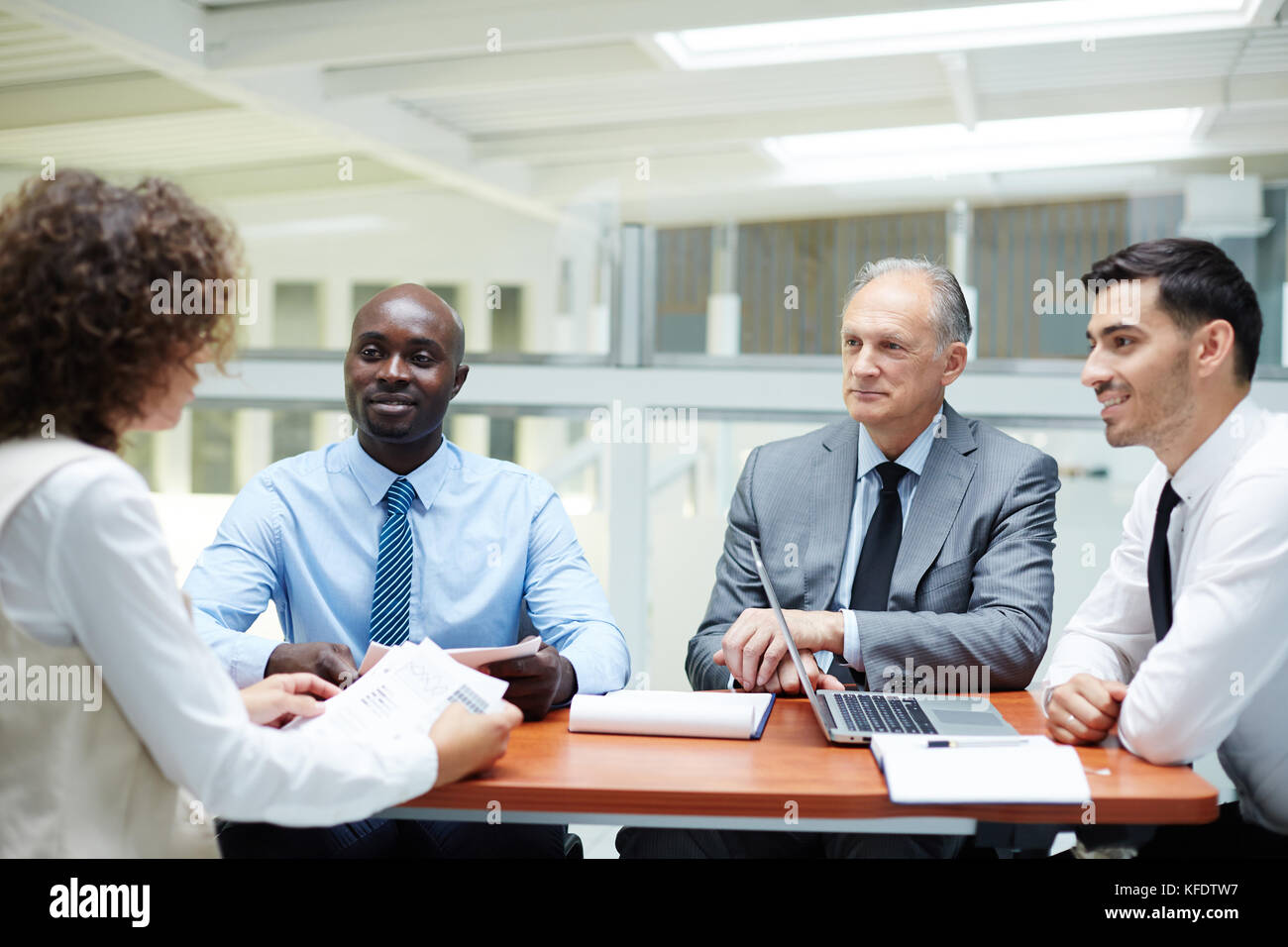 Four people sitting hi-res stock photography and images - Alamy