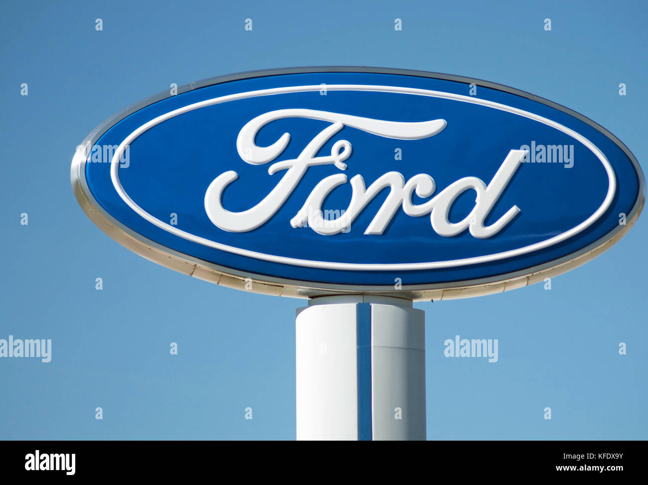Ford motor company sign hi-res stock photography and images - Alamy