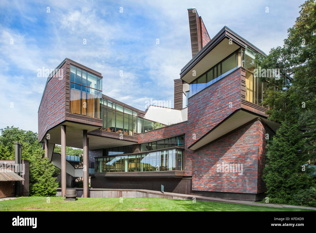 Wang campus center, wellesley college hi-res stock photography and ...