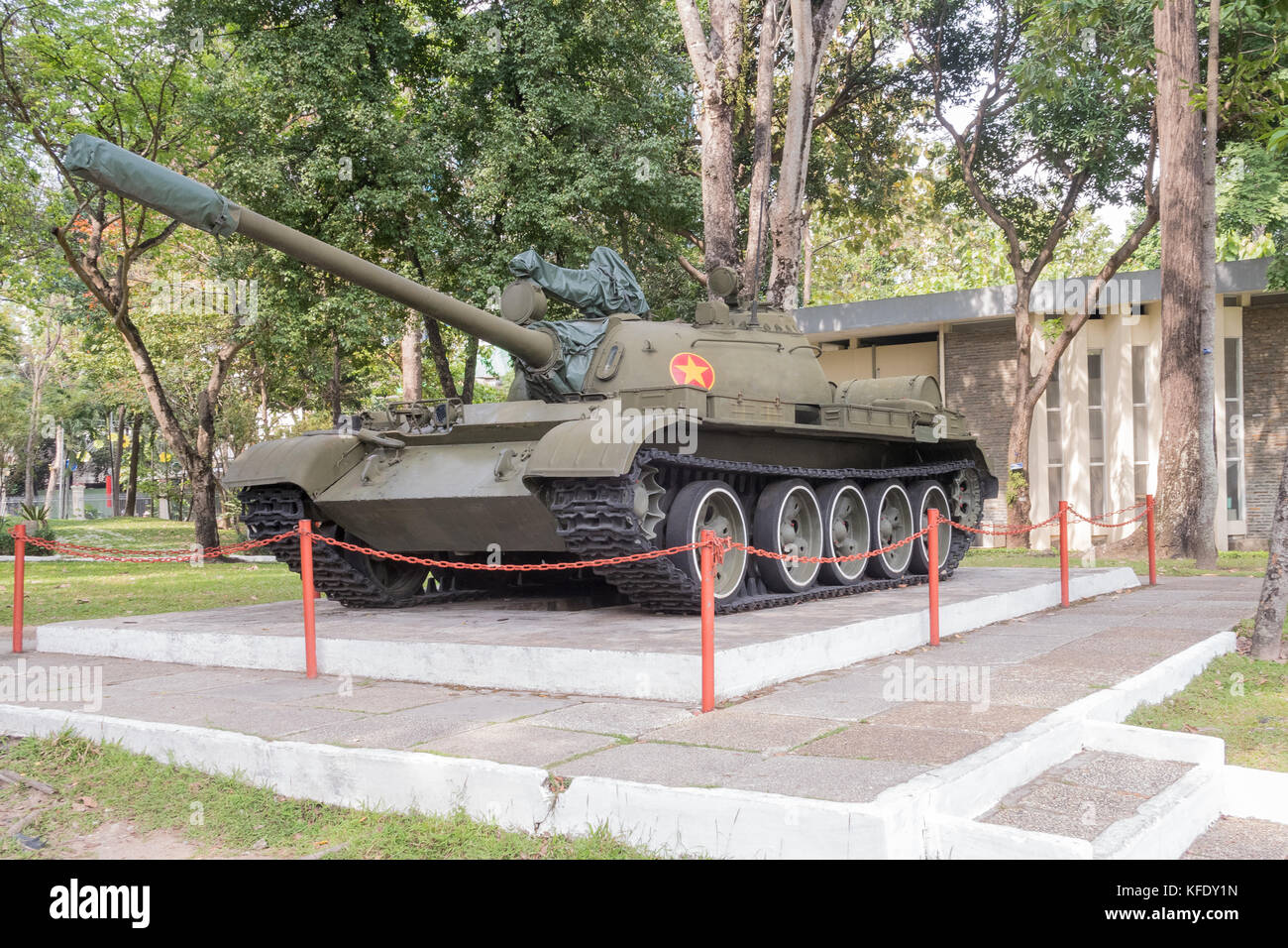 Tank at Reunification Palace (Independence Palace) in Ho Chi Minh City ...